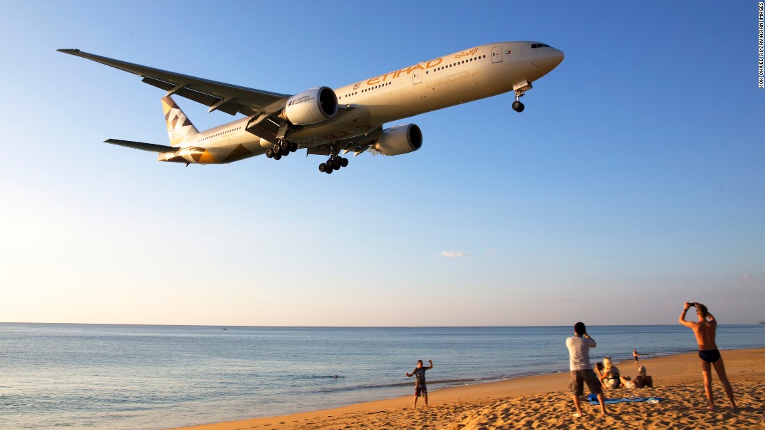 Plane spotting: How a beginner can ID commercial jets | CNN Travel Plane spotting: How a beginner can ID commercial jets | CNN Travel